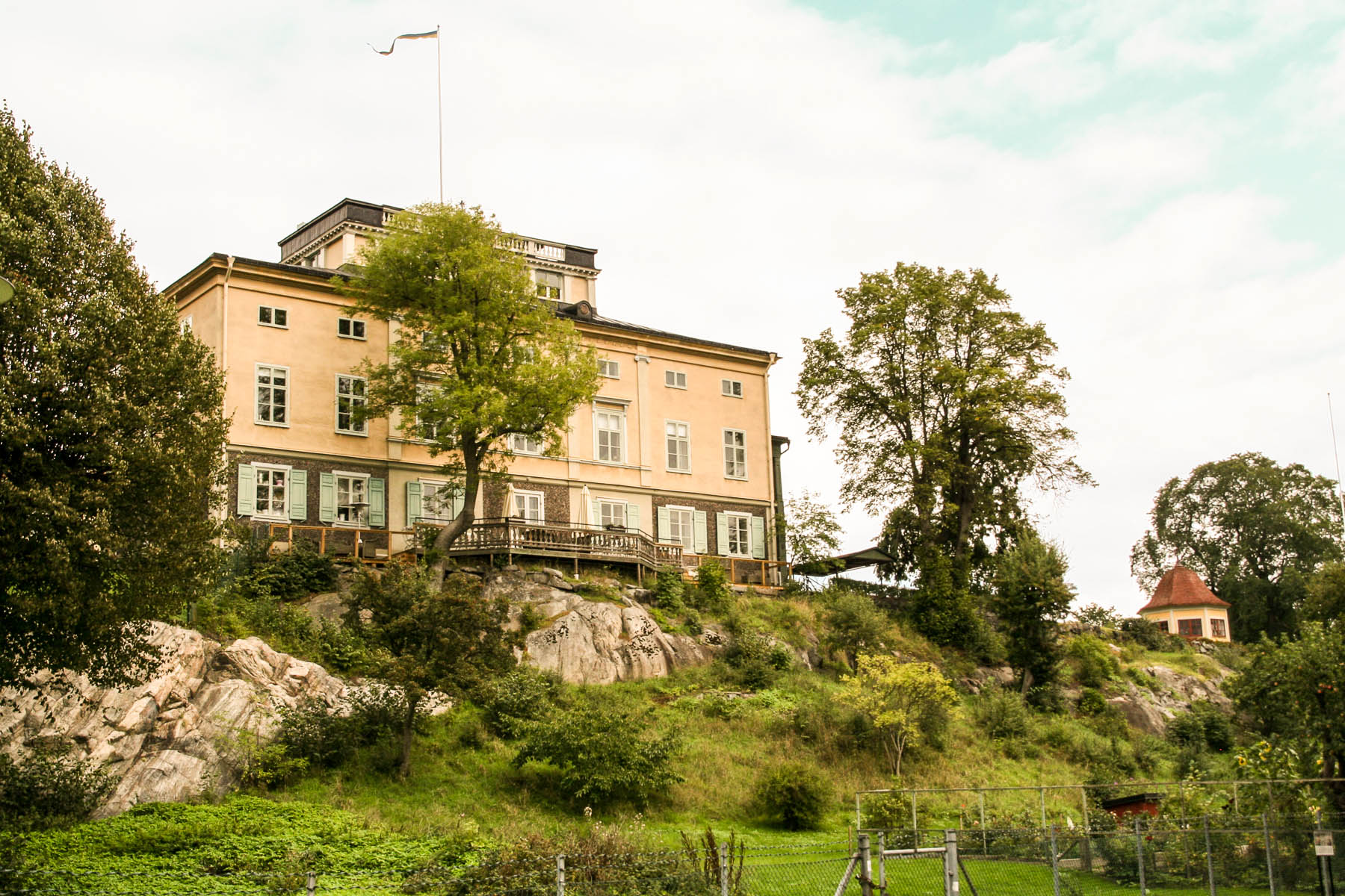 Huvudsta strand och Jungfrudansen. | Trippa